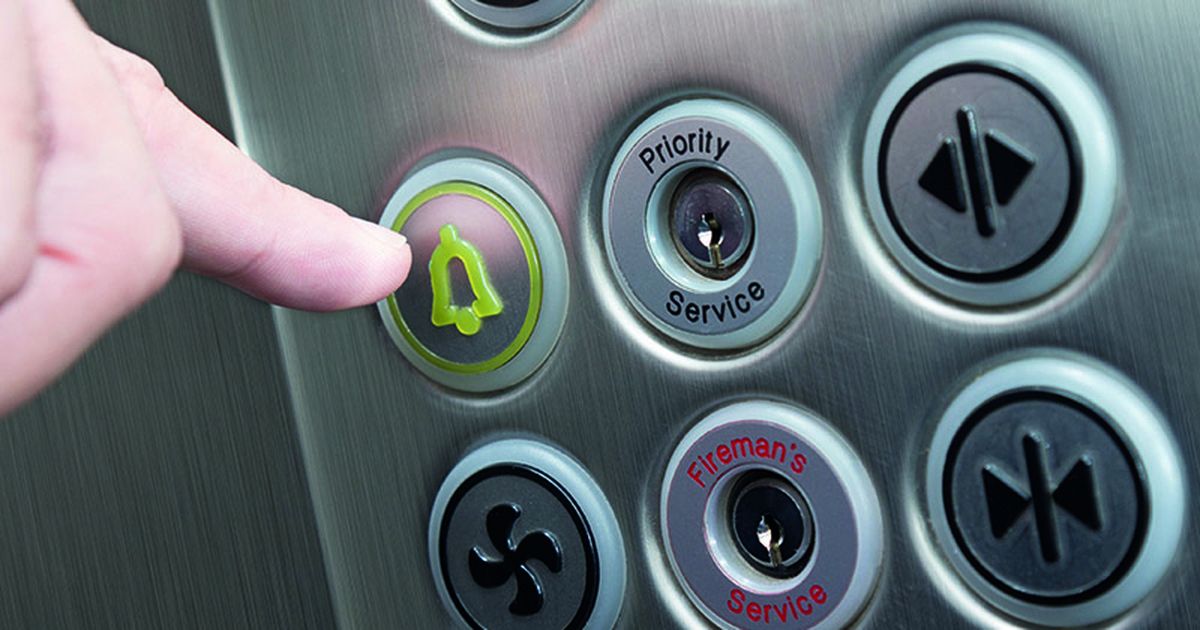 Routine call messages in lift emergency calls